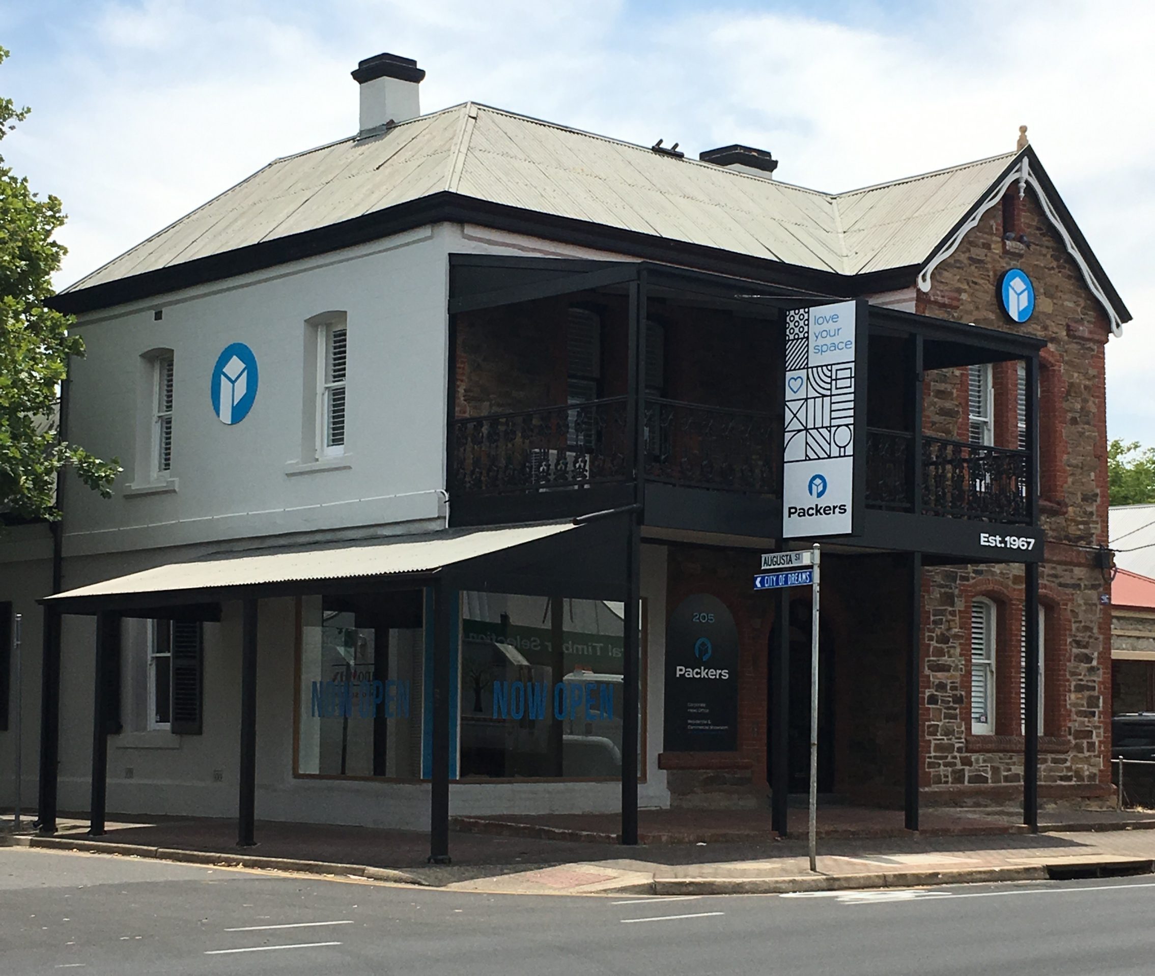 Find Packers Custom Wardrobes in a Gallery Near You